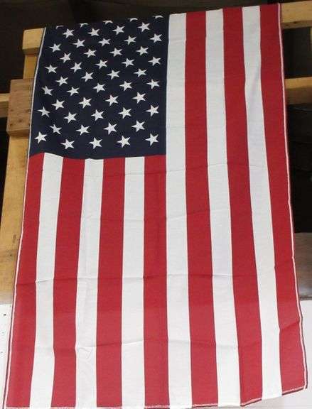 Cloth American Flag - Albrecht Auction Service