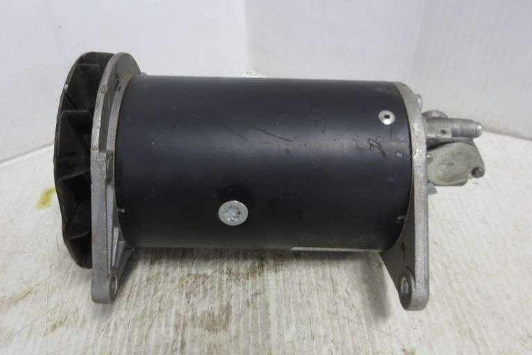 2000-3000-4000 Ford Tractor Generator - Albrecht Auction Service