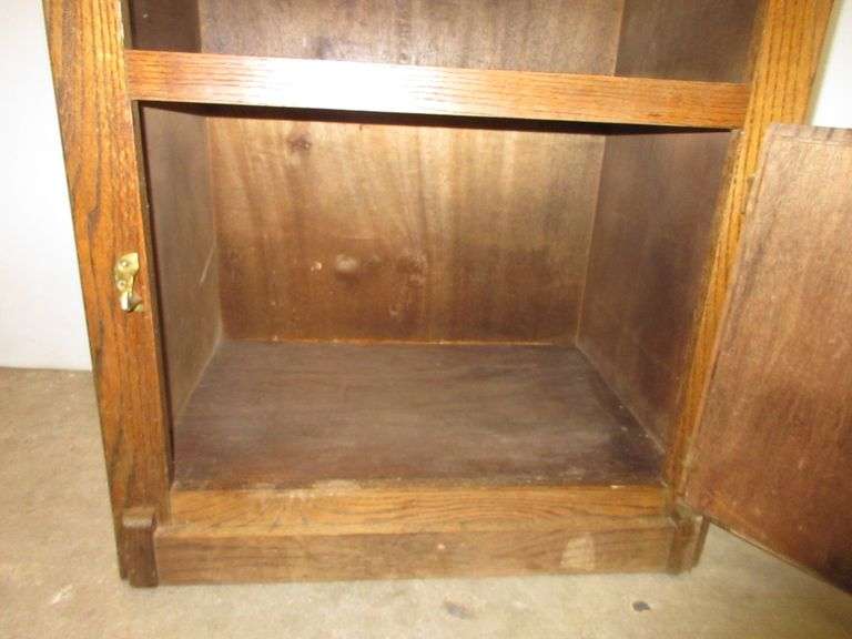 Old Oak White Clad Cabinet with Swivel Top - Albrecht Auction Service