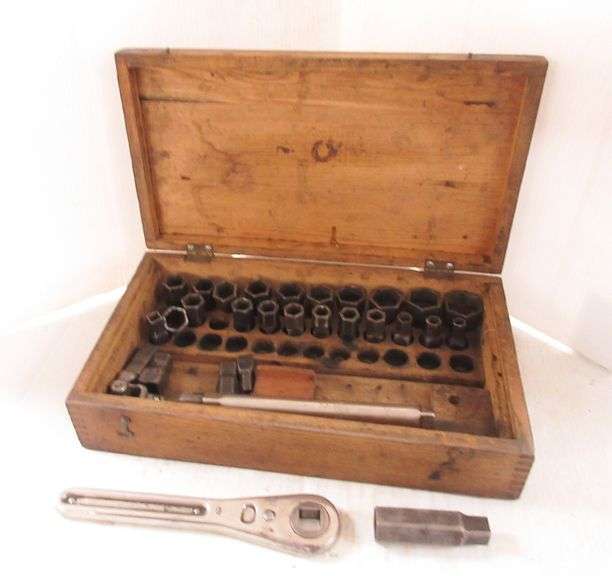 Old Frank Mossberg Co. Square Drive Socket Set - Albrecht Auction Service