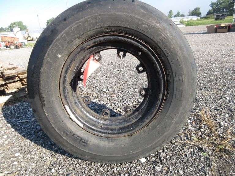 1960s Pontiac Eight-Lug Wheel Bonneville, Catalina - Albrecht Auction ...
