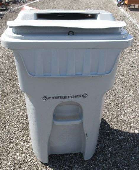 65-Gallon Trash Bin on Wheels - Albrecht Auction Service