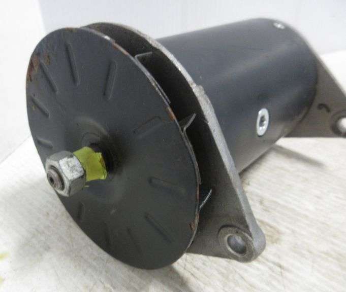 2000-3000-4000 Ford Tractor Generator - Albrecht Auction Service