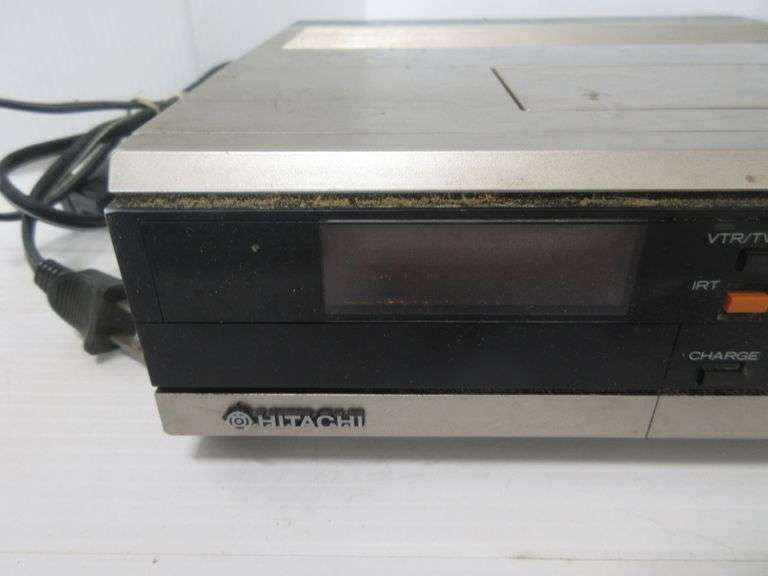 Hitachi VHS Player and Recorder - Albrecht Auction Service