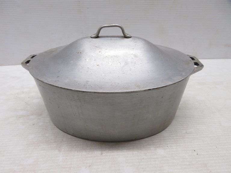 Older LoFlam Cast Aluminum Covered Roasting Pan - Albrecht Auction Service