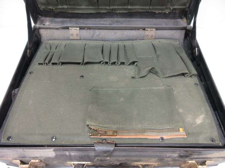 Older US Army Tool Box - Albrecht Auction Service