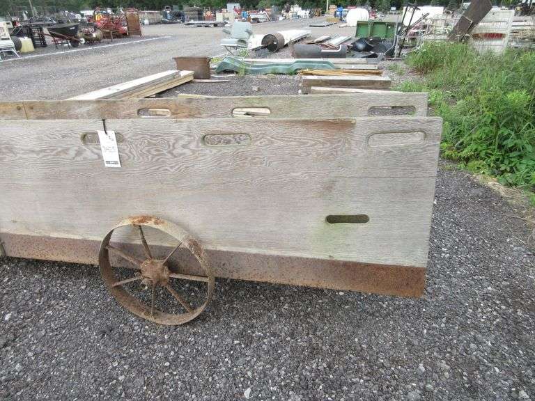 Pig Loading Chute on Wheels - Albrecht Auction Service