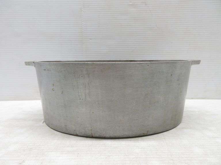 Older LoFlam Cast Aluminum Covered Roasting Pan - Albrecht Auction Service