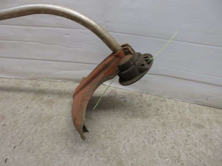 Stihl Gas Powered Weed Eater String Trimmer - Albrecht Auction Service