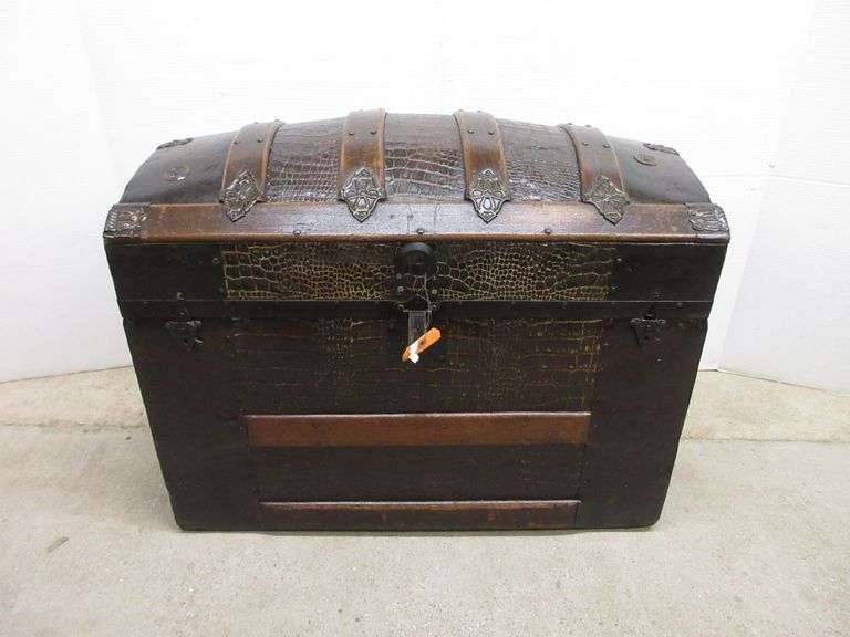Embossed Metal Humpback Trunk with Handles, and Lid Lift - Albrecht ...