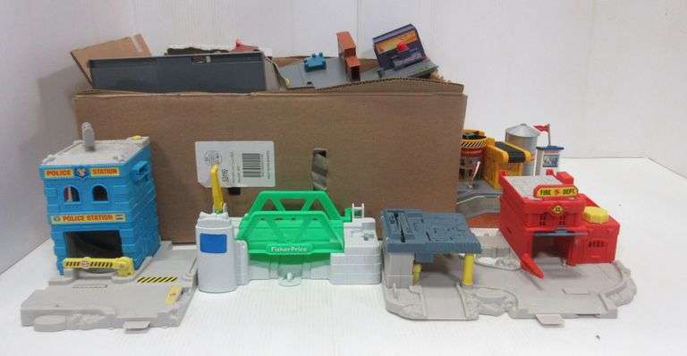 Mattel Race Car Set with Many Pieces - Albrecht Auction Service