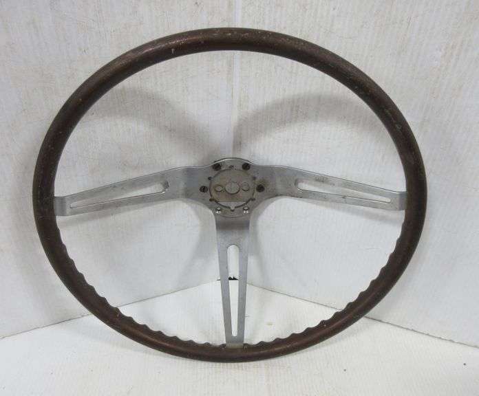 Older Hot Rod Steering Wheel - Albrecht Auction Service