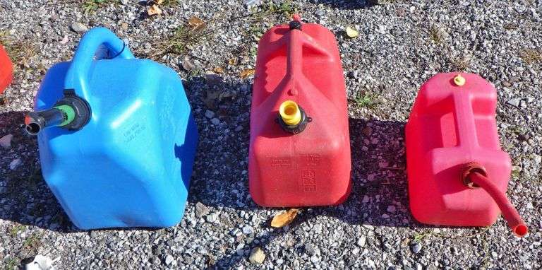 4-Gallon gas can, 2-Gallon gas can, 5-Gallon kerosene can, needs new spout, used - Albrecht ...