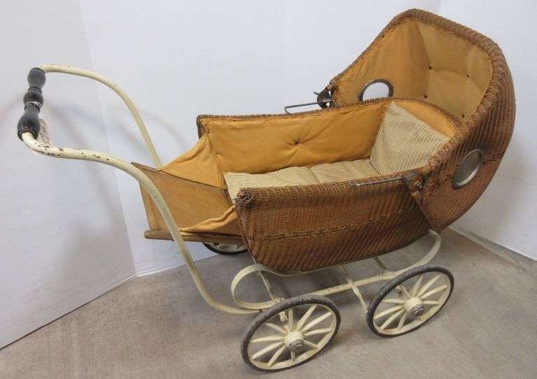 Antique baby carriage from the early 1900s, 45"L, excellent, everything ...