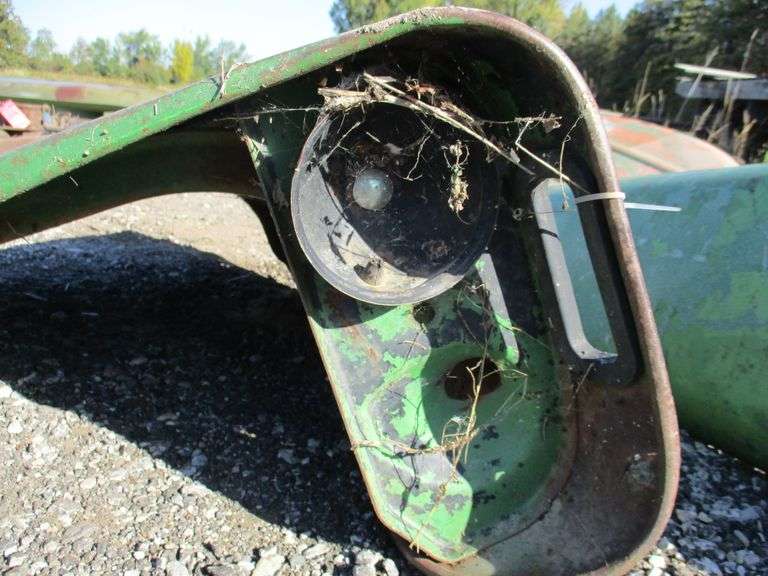 (2) Flat John Deere tractor fenders, some rust holes - Albrecht Auction ...