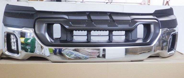 GMC HD 2500/3500 front bumper, fits 2020 to current models, chrome with ...