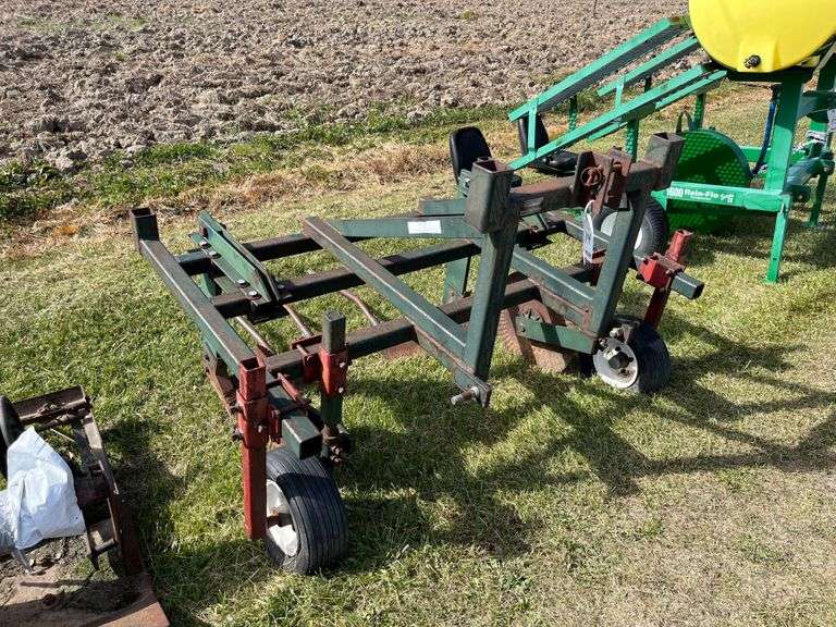 Holland 3-Point Plastic Mulch Lifter - Albrecht Auction Service