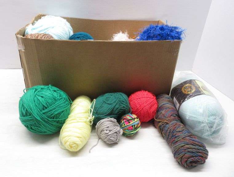Very large box of yarn - Albrecht Auction Service