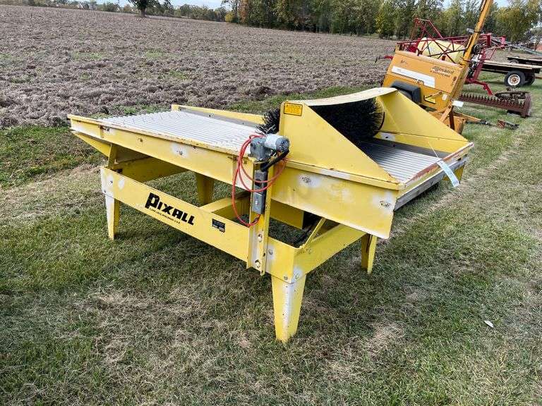 Pix All VST37 Fresh Market Green Bean Sorting Table. A video of this ...