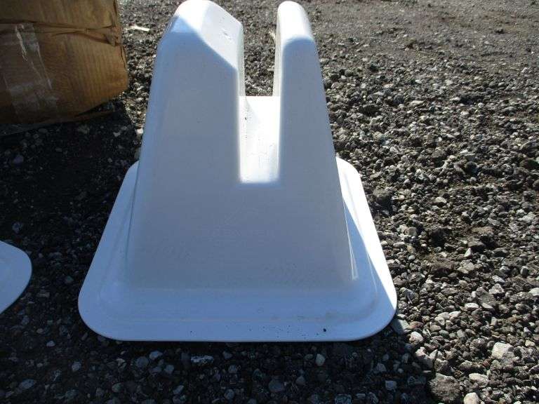 Premier Equestrian jumping bases, new - Albrecht Auction Service