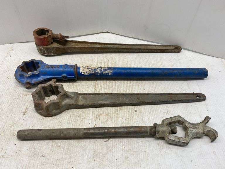(4) Fire hydrant valve wrenches, heavy duty - Albrecht Auction Service