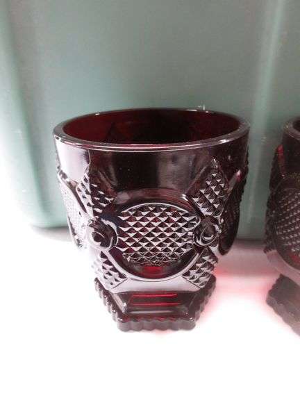 Avon ruby red glassware collection - Albrecht Auction Service