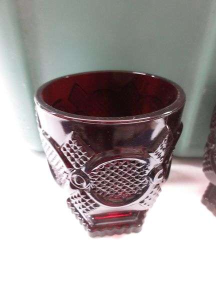 Avon ruby red glassware collection - Albrecht Auction Service