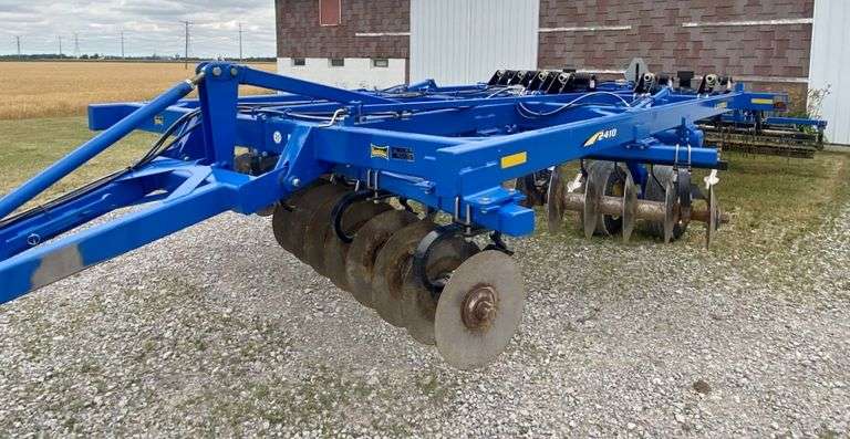 2015 Landoll 2410 Disc Ripper, 6-24", 3-Tine Leveler with Hydraulic ...