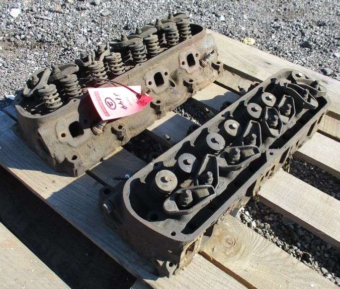 (2) 289 HP Ford heads, used - Albrecht Auction Service
