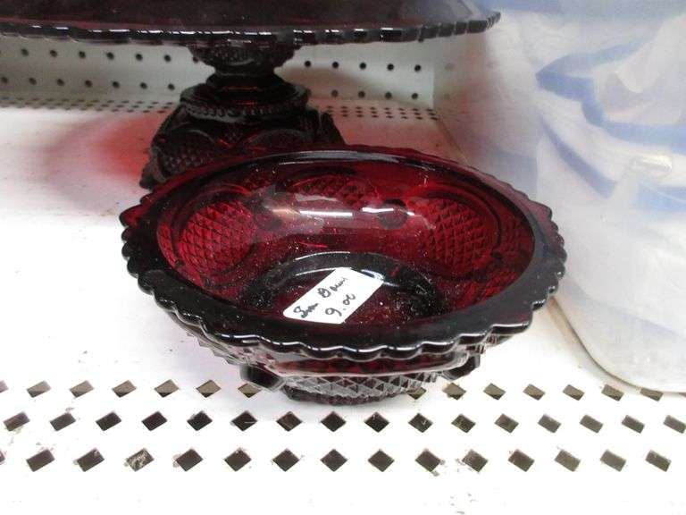 Avon ruby red glassware collection - Albrecht Auction Service