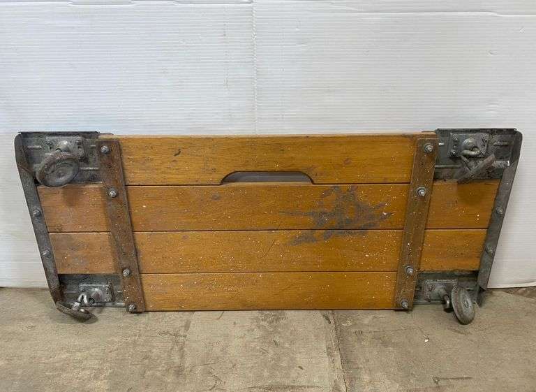 Older Matco Tools creeper, nice - Albrecht Auction Service