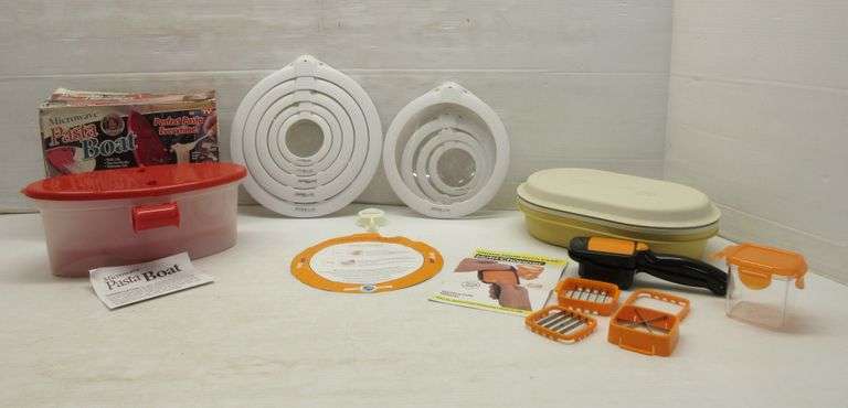 Tupperware bowl, keepeez bowl covers, nutri chopper and pasta boat, in great condition ...
