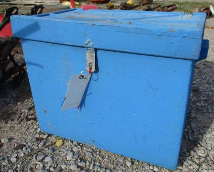 GTE Storage Box, 21 1/2"W x 14"D x 17"H, crack on lid - Albrecht ...