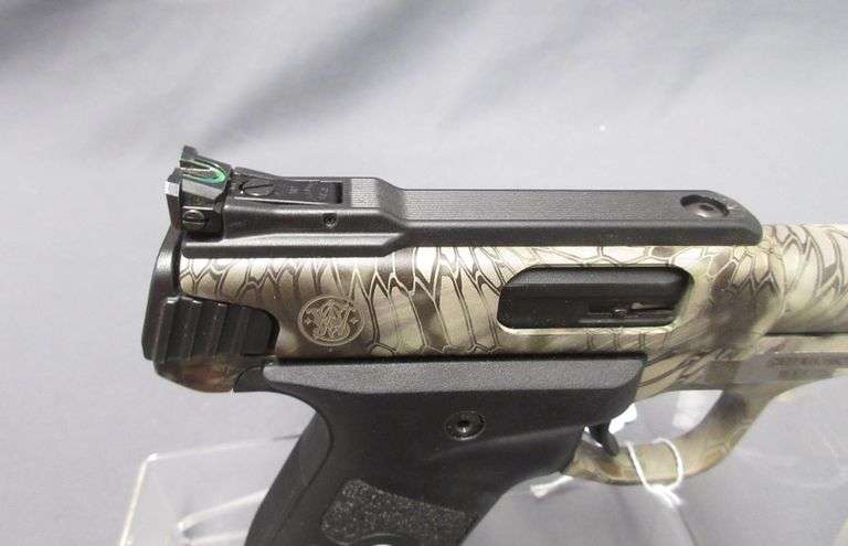 Smith & Wesson .22 Cal., Victory camo, includes (3) Mags, There will be ...