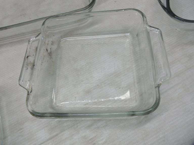 (8) Various size glass pans, up to 9" x 13" - Albrecht Auction Service