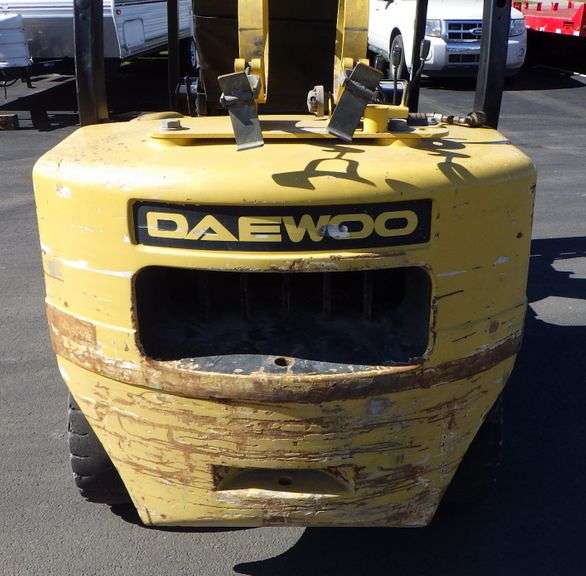 2000 Daewoo G30P forklift, 2.7 motor, 42" forks, transmission acts up ...