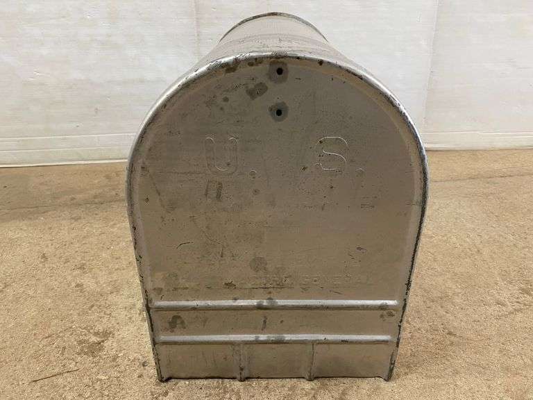 Large country style mailbox, 11 3/4"W x 23 1/4"D x 15"H, flag, pull tab ...