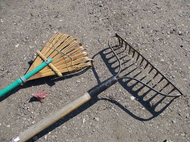 (5) Rakes: 2- Leaf rakes, small garden rake, and more - Albrecht ...