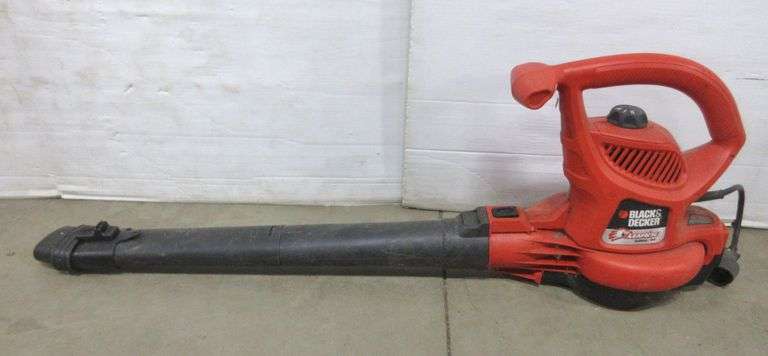 Black & Decker electric leaf hog, good - Albrecht Auction Service