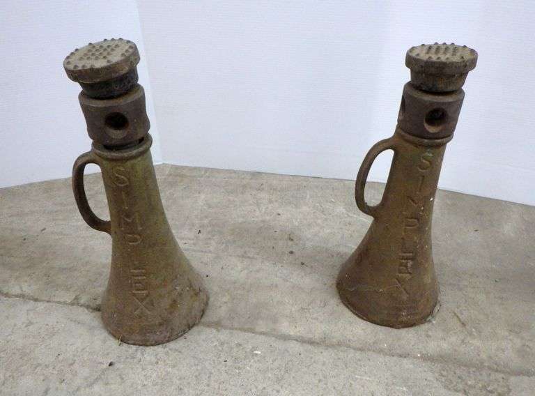 (2) Barn jacks, each- 16"H, used - Albrecht Auction Service
