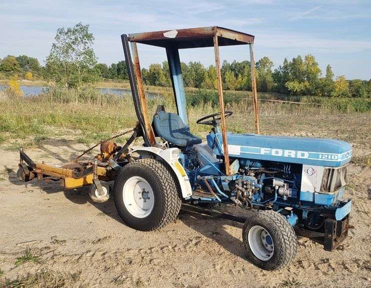Ford 1210 4x4 Diesel with Cab and Snow Blower - Albrecht Auction Service