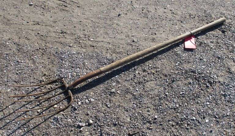 Pitchfork, used - Albrecht Auction Service