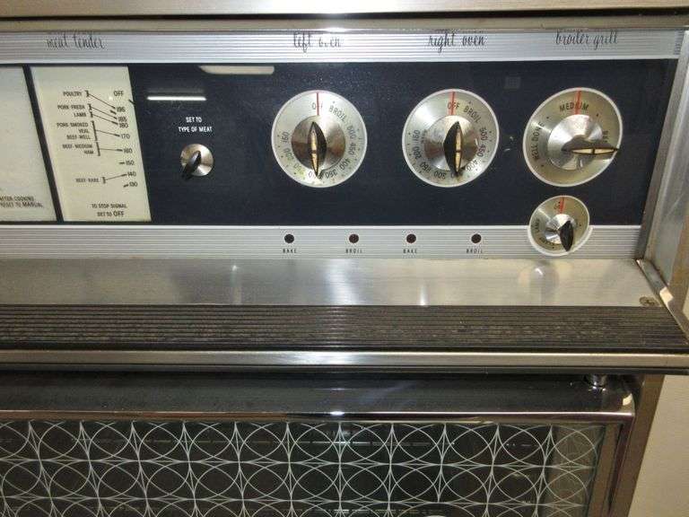 1965 Frigidaire Flair electric oven set, retro outburst design ...