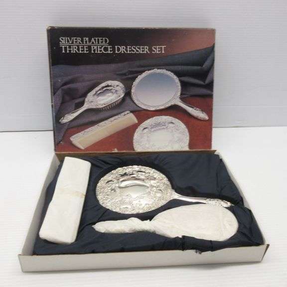 3-Piece silver plated dresser set - Albrecht Auction Service