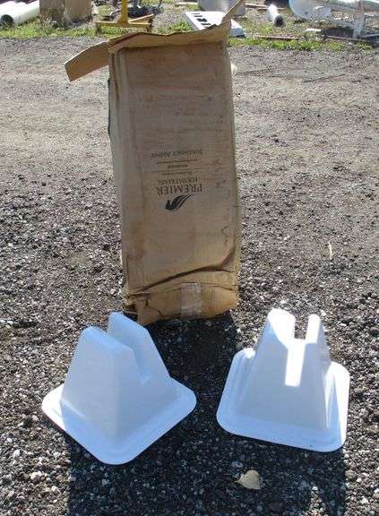 Premier Equestrian jumping bases, new - Albrecht Auction Service