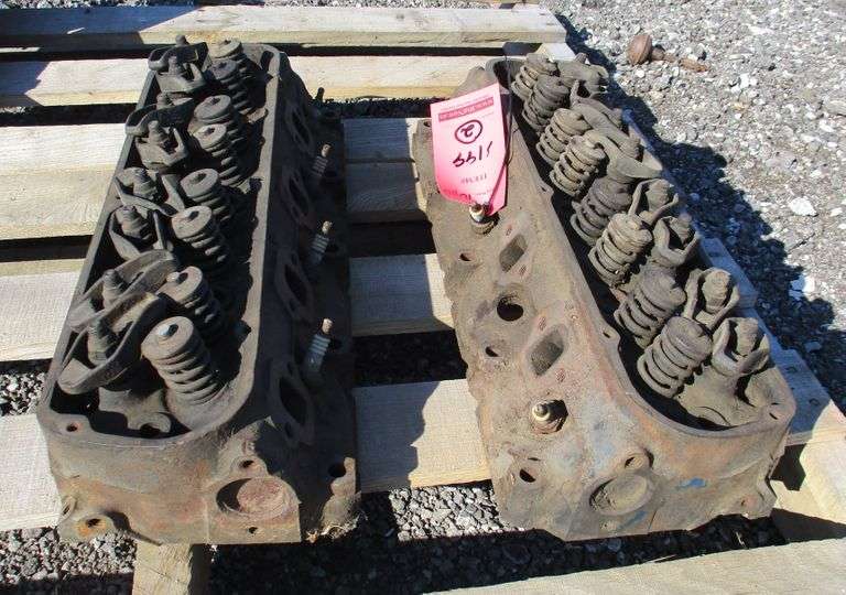 (2) 289 HP Ford heads, used - Albrecht Auction Service