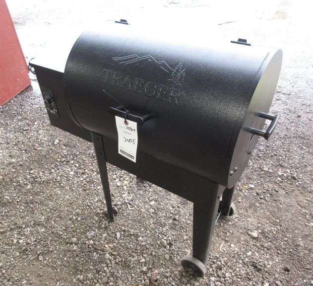 Traeger junior smoker grill, 20 pellet, 33" 16" x 34", like new ...