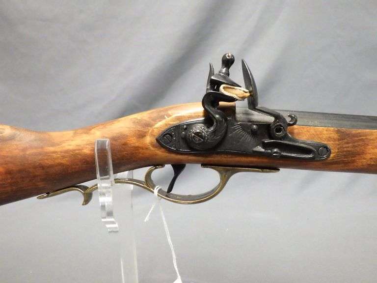 Flintlock Rifle Replica - Albrecht Auction Service