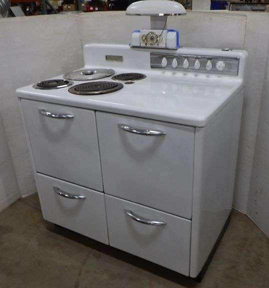 1939 Detroit Edison stove, 39"W, has wear - Albrecht Auction Service