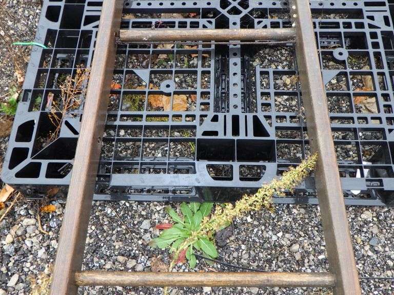 20' Wooden ladder, missing three rungs, used, has wear - Albrecht ...